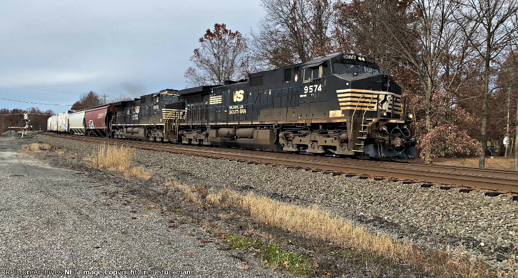 NS 9574 led the mixer east.